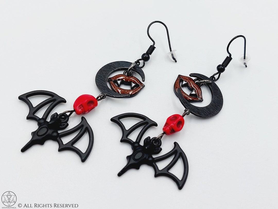 Gothic Vampire Bat Skull Earrings - Hanging Bats Goth Vampire Fangs Red ...