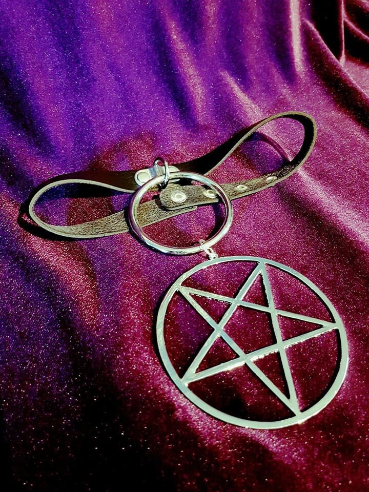 Big O-ring Inverted Pentagram Choker