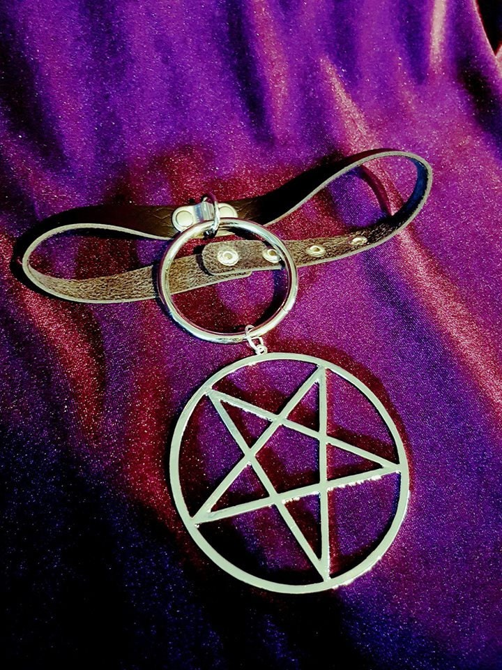 Big O-ring Inverted Pentagram Choker