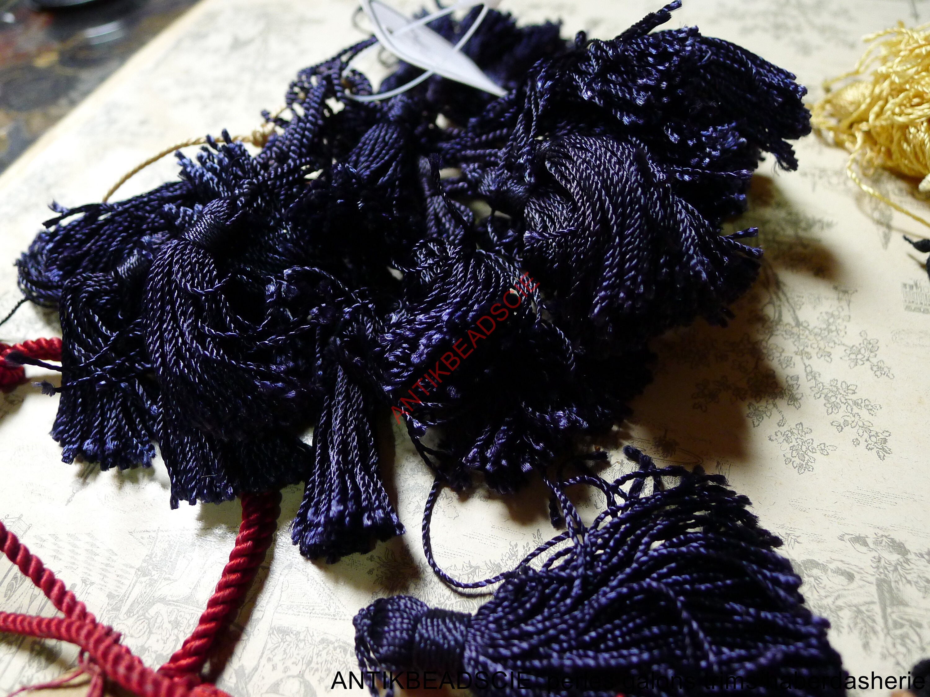 30 Tassles Vintage - Etsy