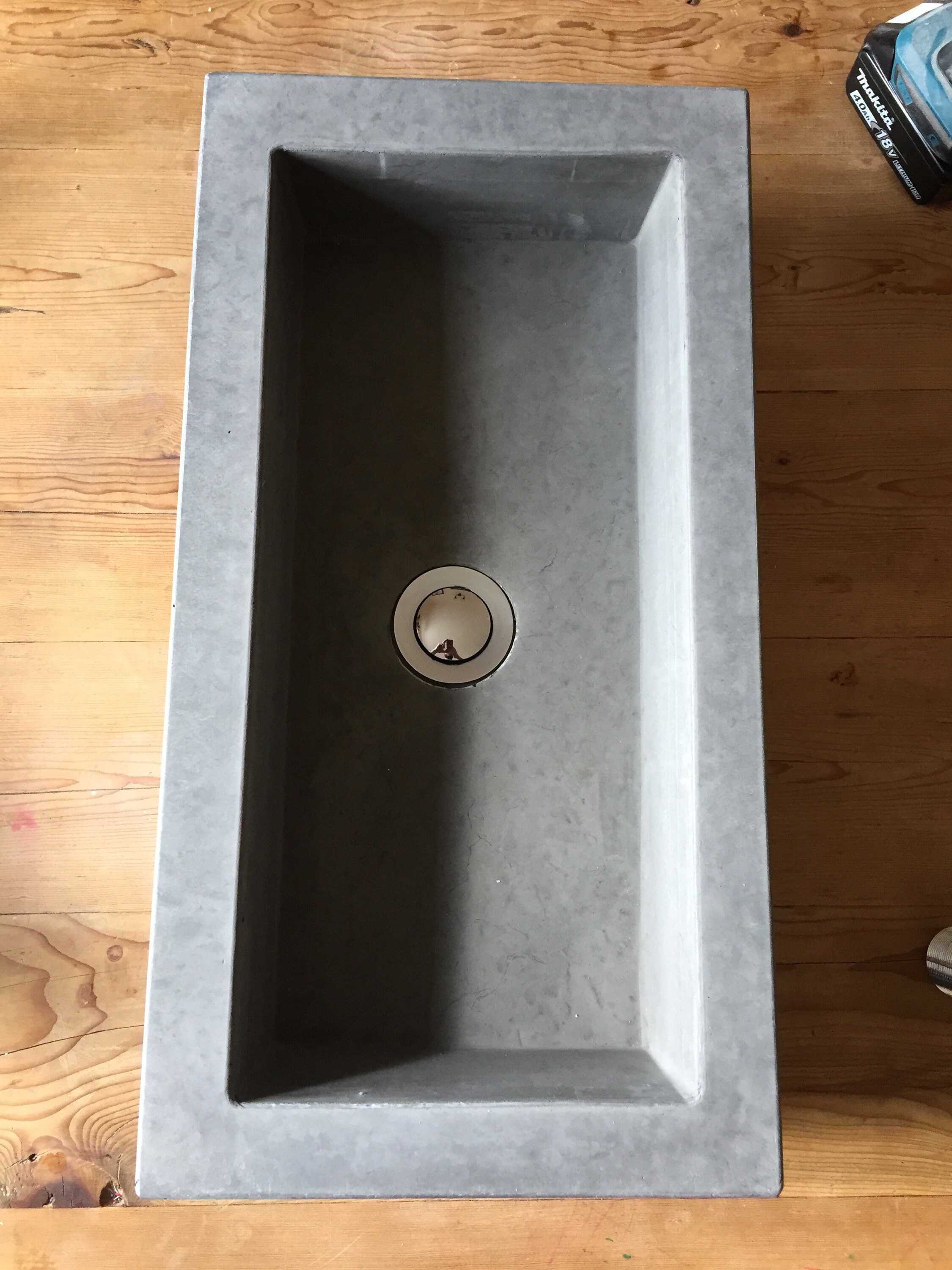 Small bathroom Concrete sink