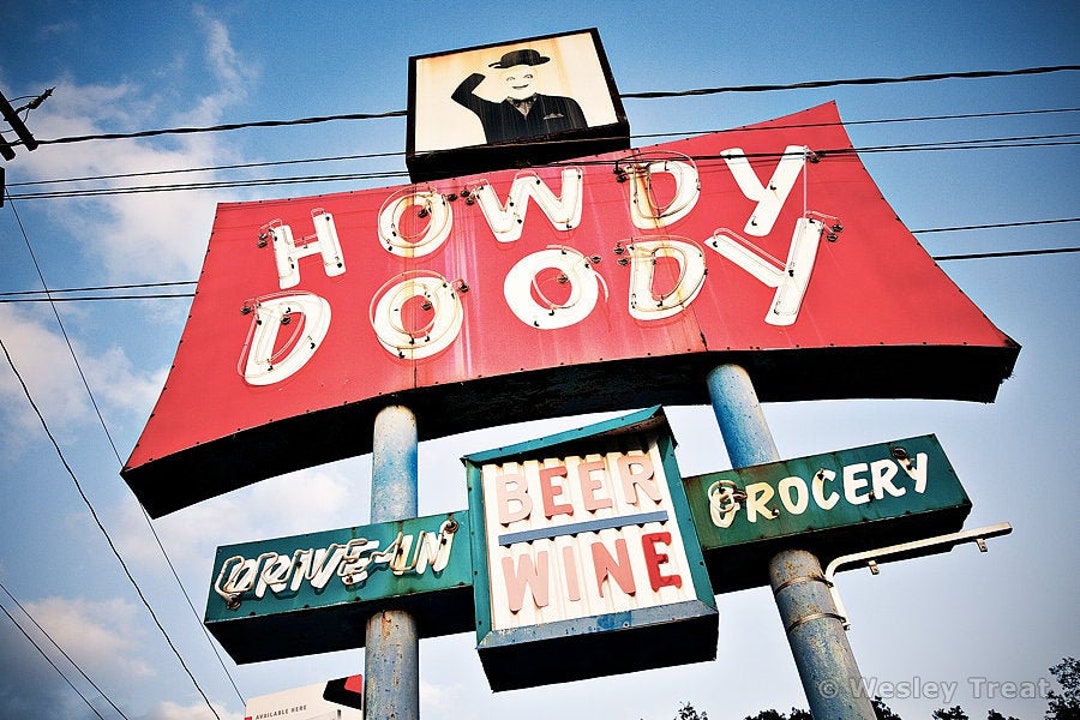 Howdy Doody Beer & Wine - Retro Neon Sign Photograph - Etsy