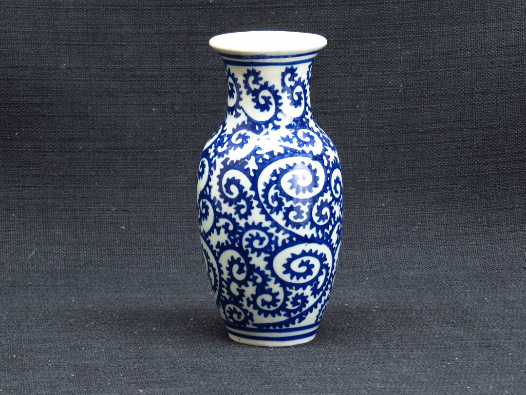 Vintage Transfer Design Chinese Vase Blue Curly Vine Pattern Floral ...