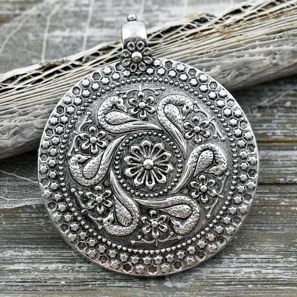Round Pendant - Etsy
