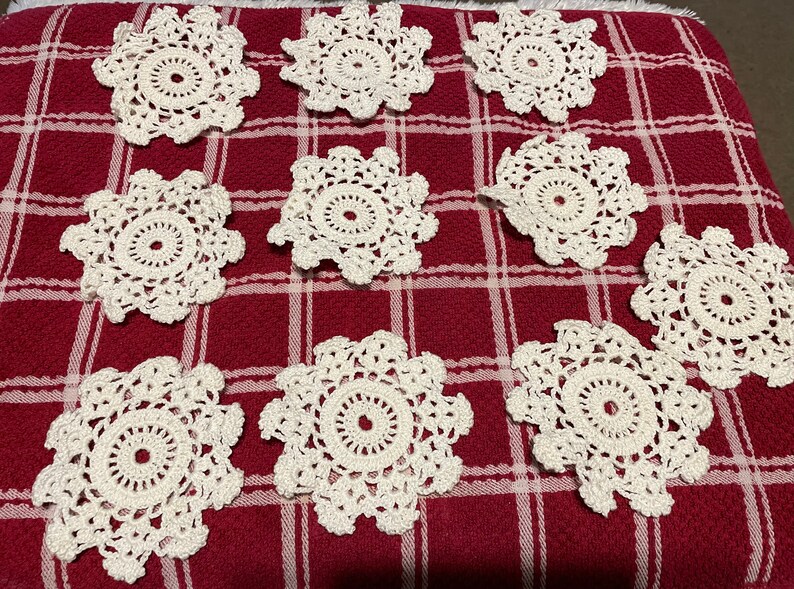 20 Small Doilies /snowflakes - Etsy