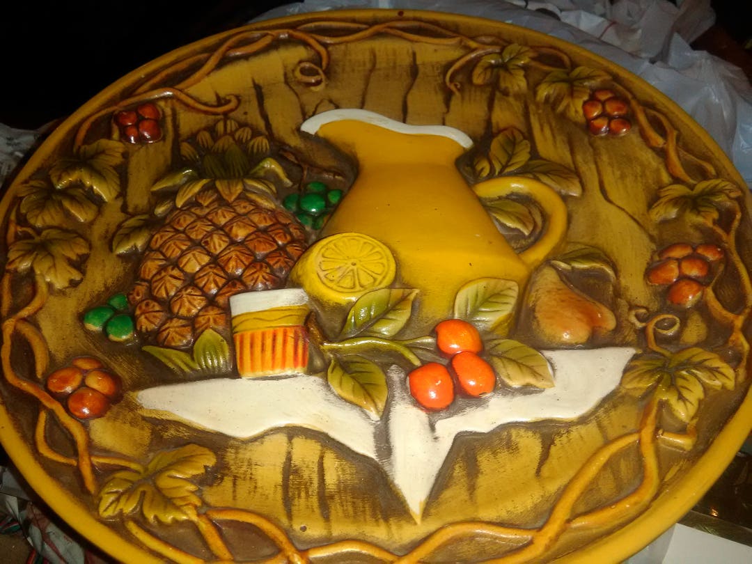 Set of 2 Vintage Chalkware Wall Plaques - Etsy