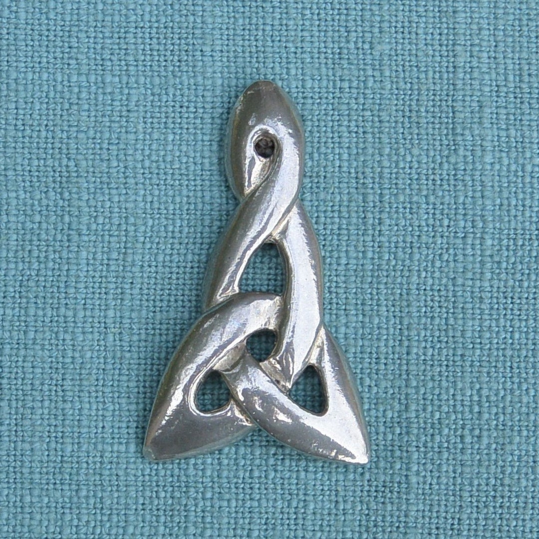 Celtic Brooch, Celtic Knot Brooch, Handcrafted. Triangular Celtic Love ...