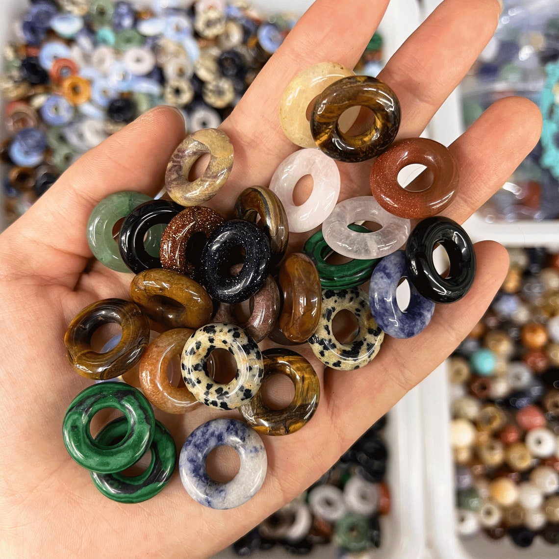 10pcs/bulk Crystal Donut Carving, Gemstone Pi Stone, Assorted Mixed ...