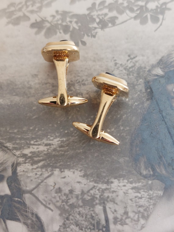 Rare Wedgwood England Black & Yellow Jasperware "Guin… - Gem