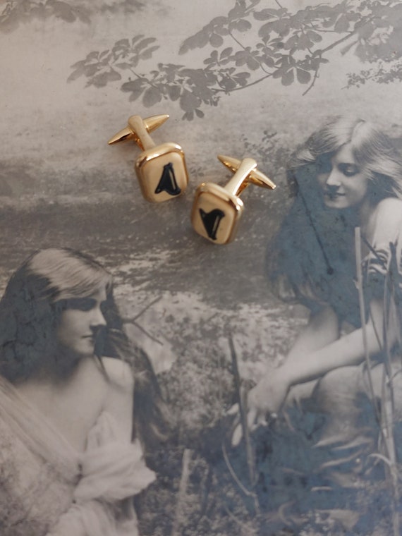 Rare Wedgwood England Black & Yellow Jasperware "Guin… - Gem