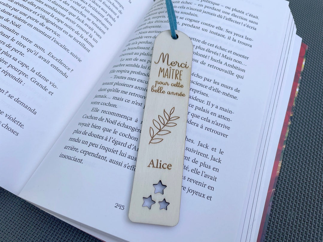 Custom Wood Book Sign for Teacher With Name and Heart - Etsy