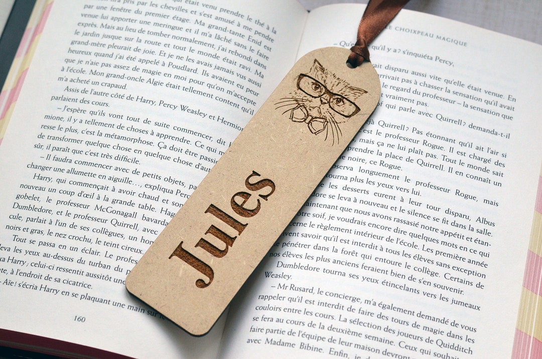 Custom Wood Book Sign With Name and Cat - Etsy
