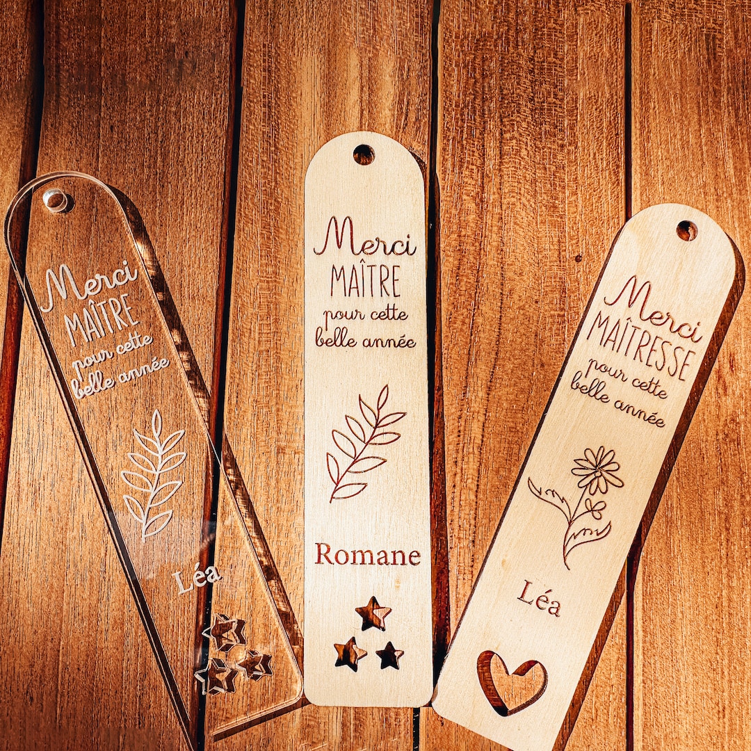 Custom Wood Book Sign for Teacher With Name and Heart - Etsy