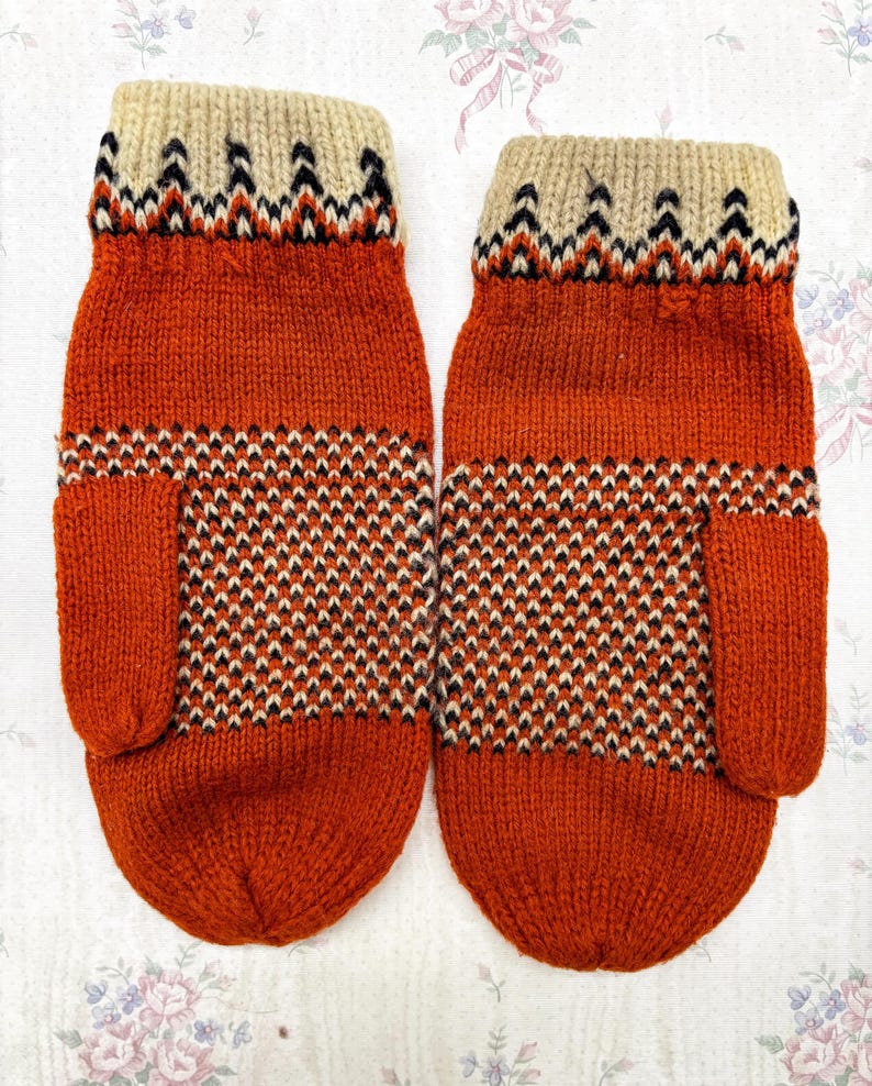 Vintage Snoopy Knit Mittens, Peanuts Cartoon Winter Gloves, Small Women ...