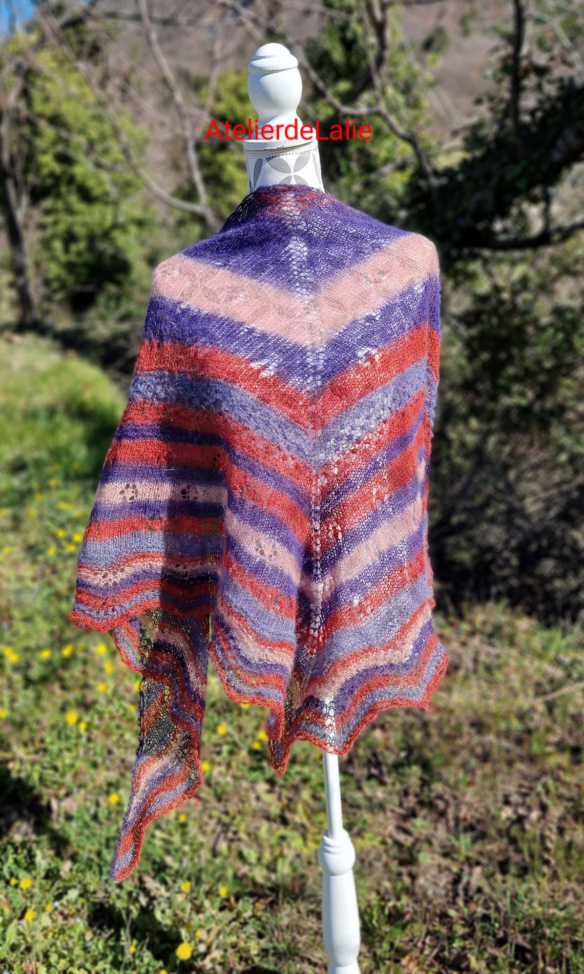 Châle, chèche tricoté main en mohair et acrylique de couleur brique ...