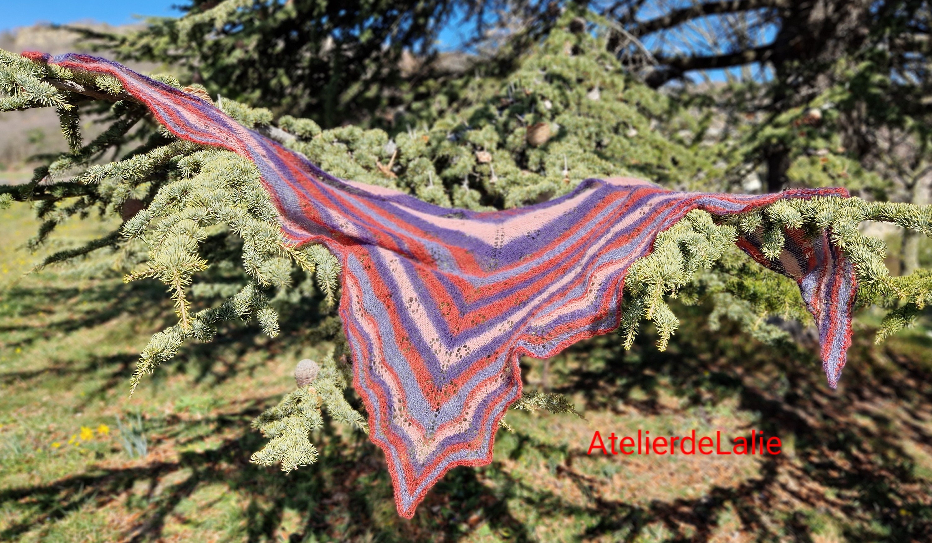 Châle, chèche tricoté main en mohair et acrylique de couleur brique ...