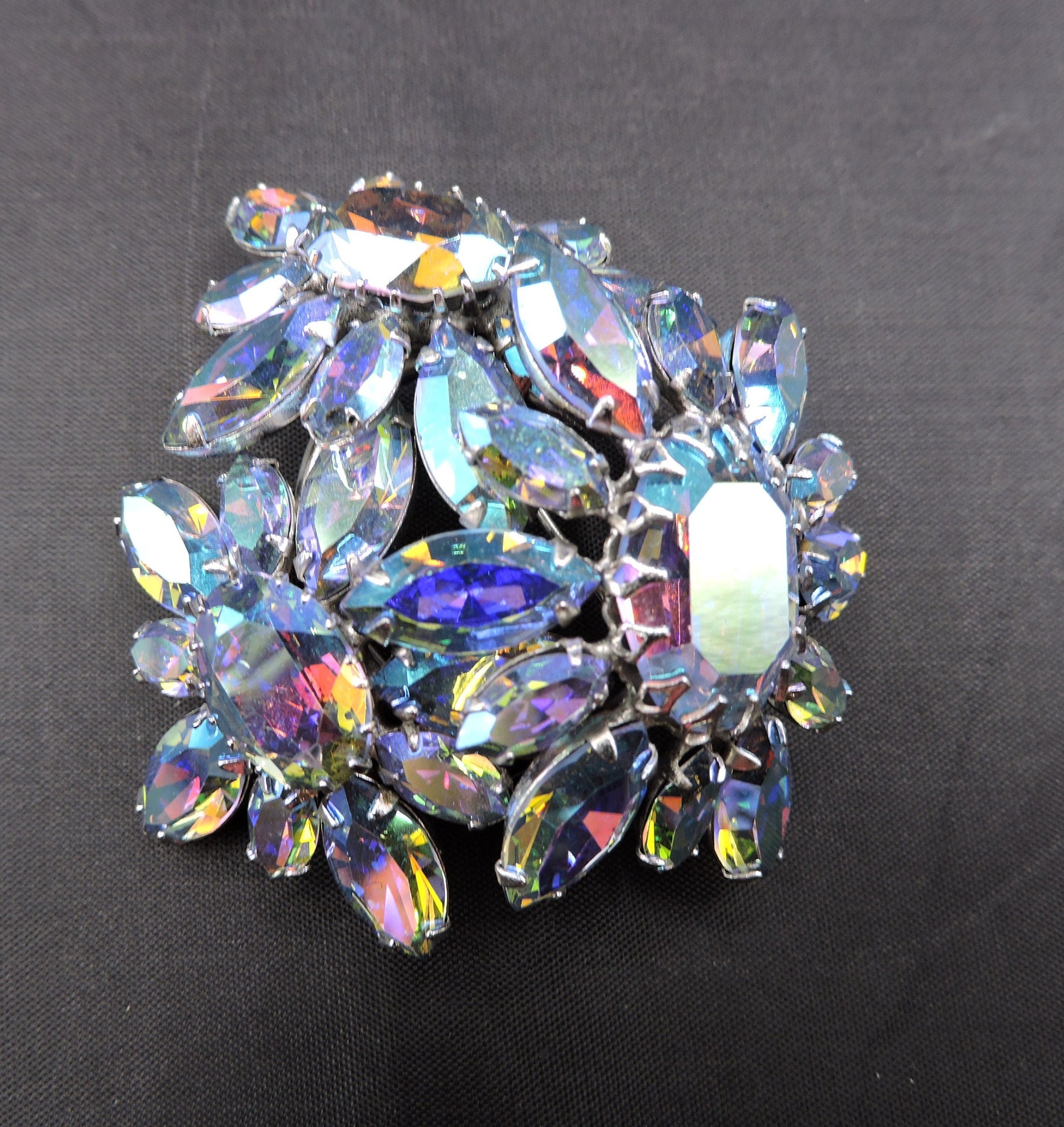 Sherman Large 3 Daisy Blue Aurora Borealis Brilliant Broach Elevated ...