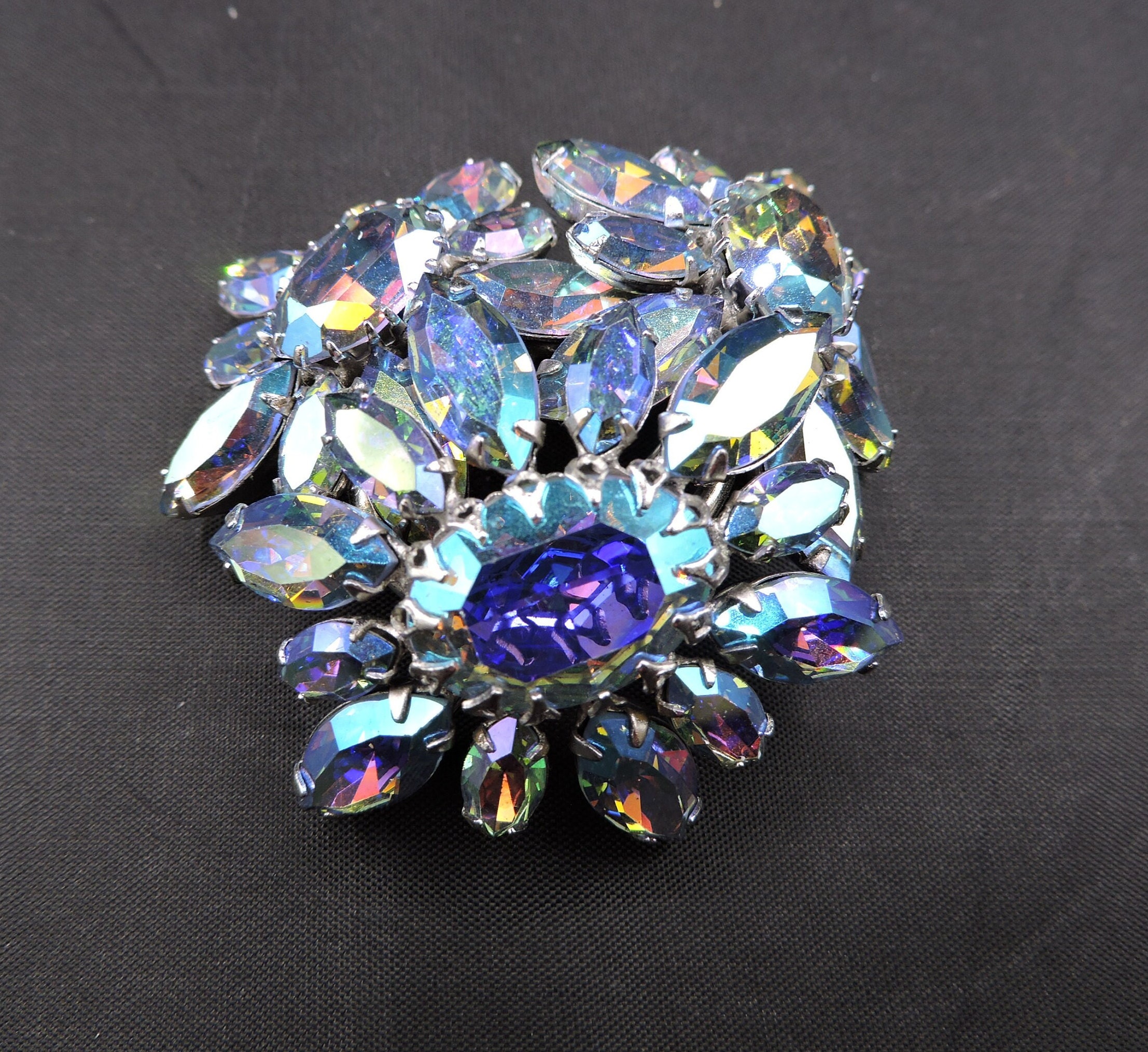 Sherman Large 3 Daisy Blue Aurora Borealis Brilliant Broach Elevated ...