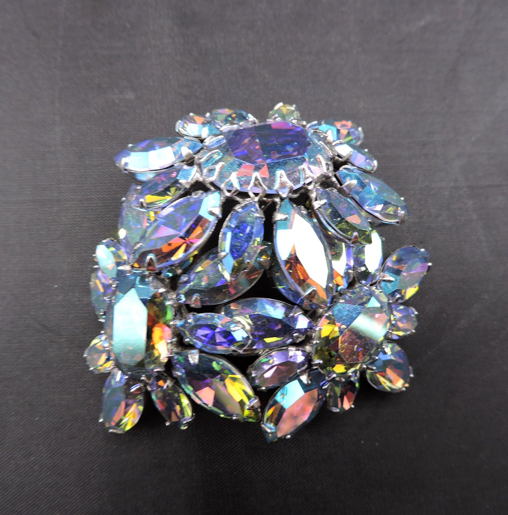 Sherman Large 3 Daisy Blue Aurora Borealis Brilliant Broach Elevated ...