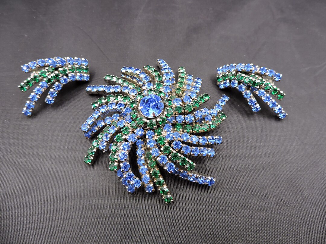 La Roca Blue & Green Rhinestones Vintage Rhinestone Color Sunburst ...
