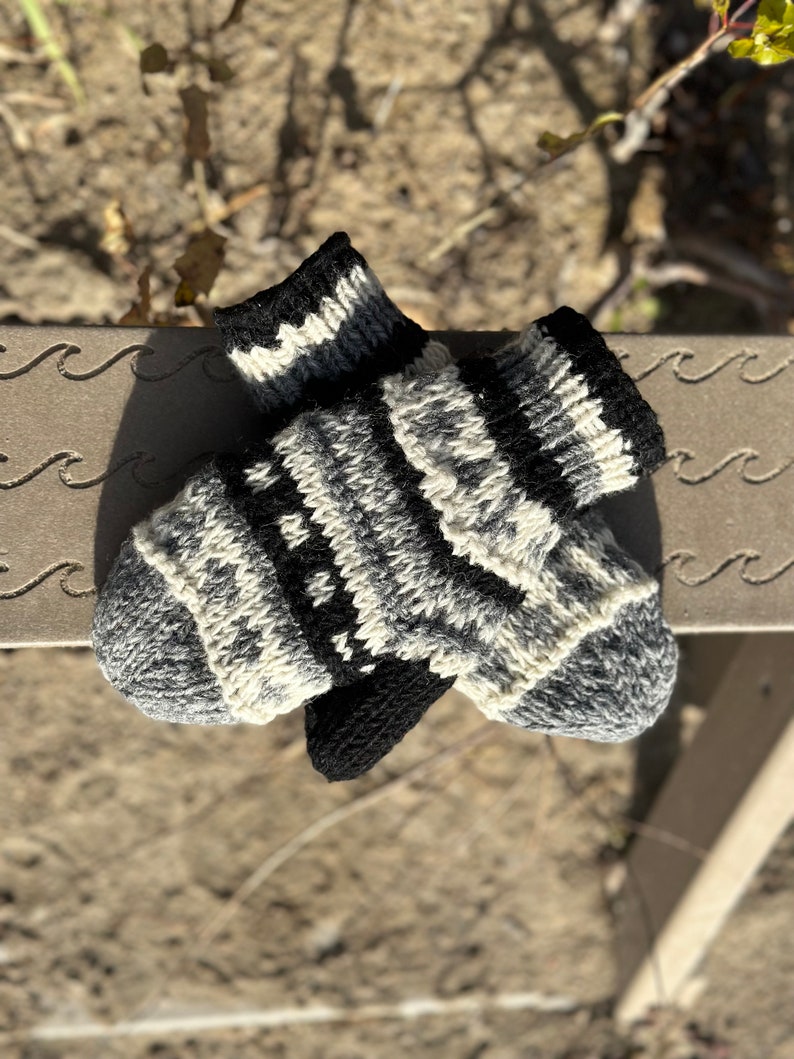 Himalayan Sherpa Wool Hand Knitted Mitten, Fleece Lining, Warm Wool ...