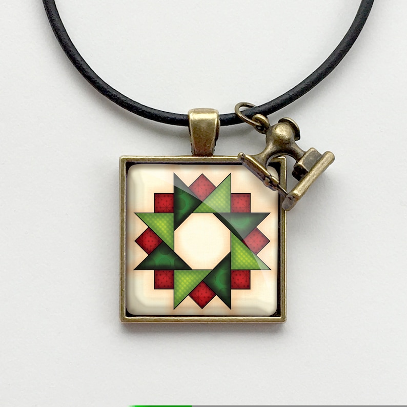 Square Christmas Wreath Quilt Block Necklace - Etsy