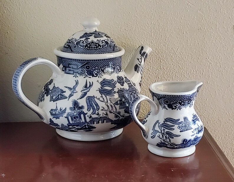 Queen's by CHURCHILL English Blue Willow Porcelain Teapot. Georgian ...