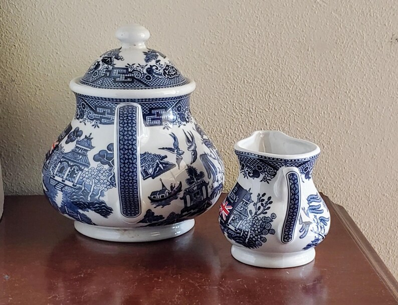 Queen's by CHURCHILL English Blue Willow Porcelain Teapot. Georgian ...