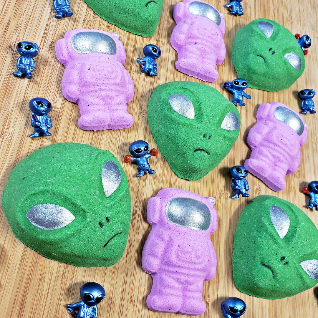 Alien Toy Bath Bomb (1) | Bath Bombs for Kids | Childrens Bath Bombs ...