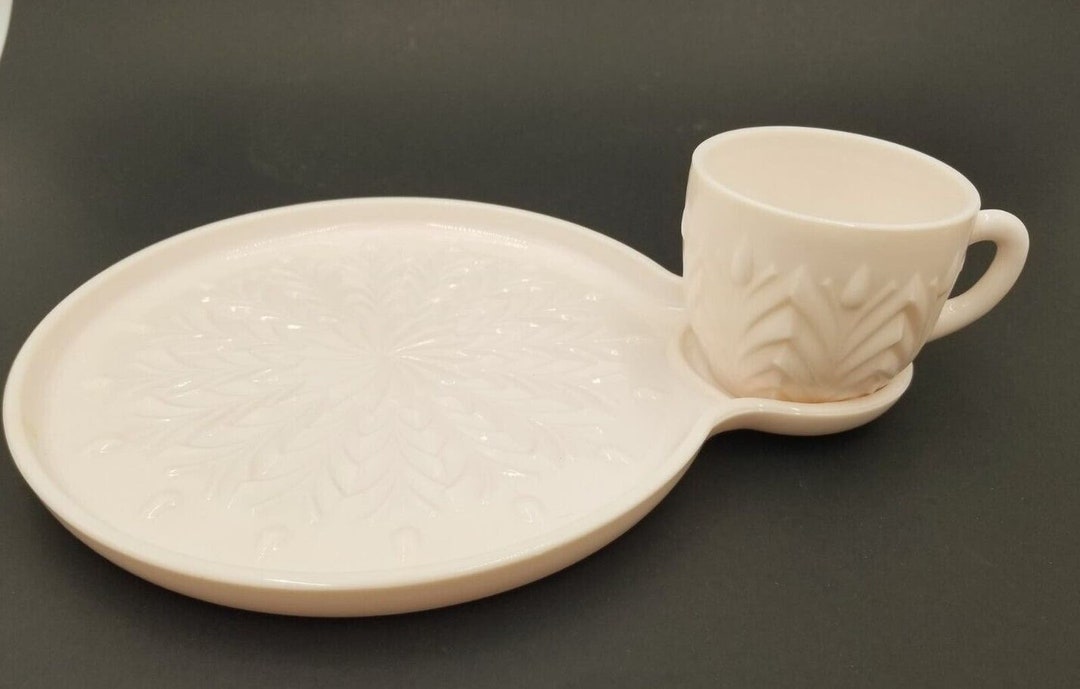 Vtg 1950s MCM Jeannette Feather Shell Pink Milk Glass Snack Plate Tray ...