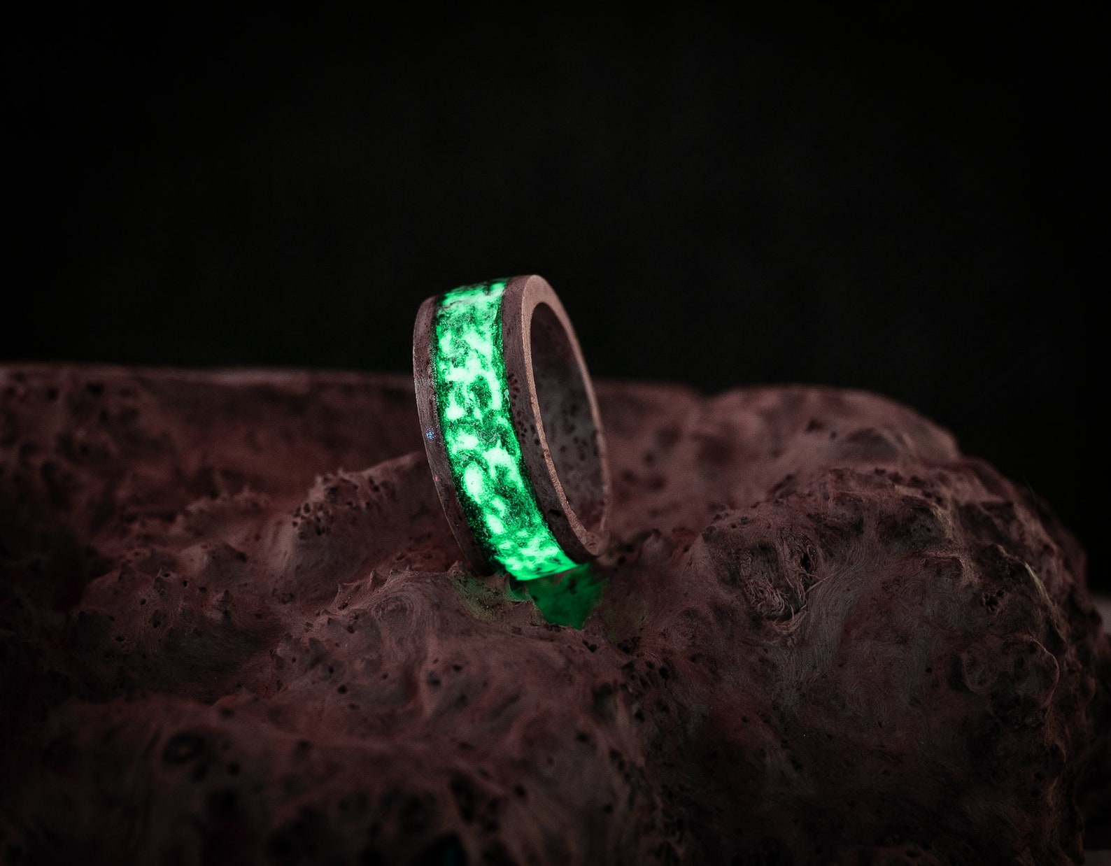 Colorful Luminous Resin Wood Ring Women Men Fluorescent Glowing Rings ...