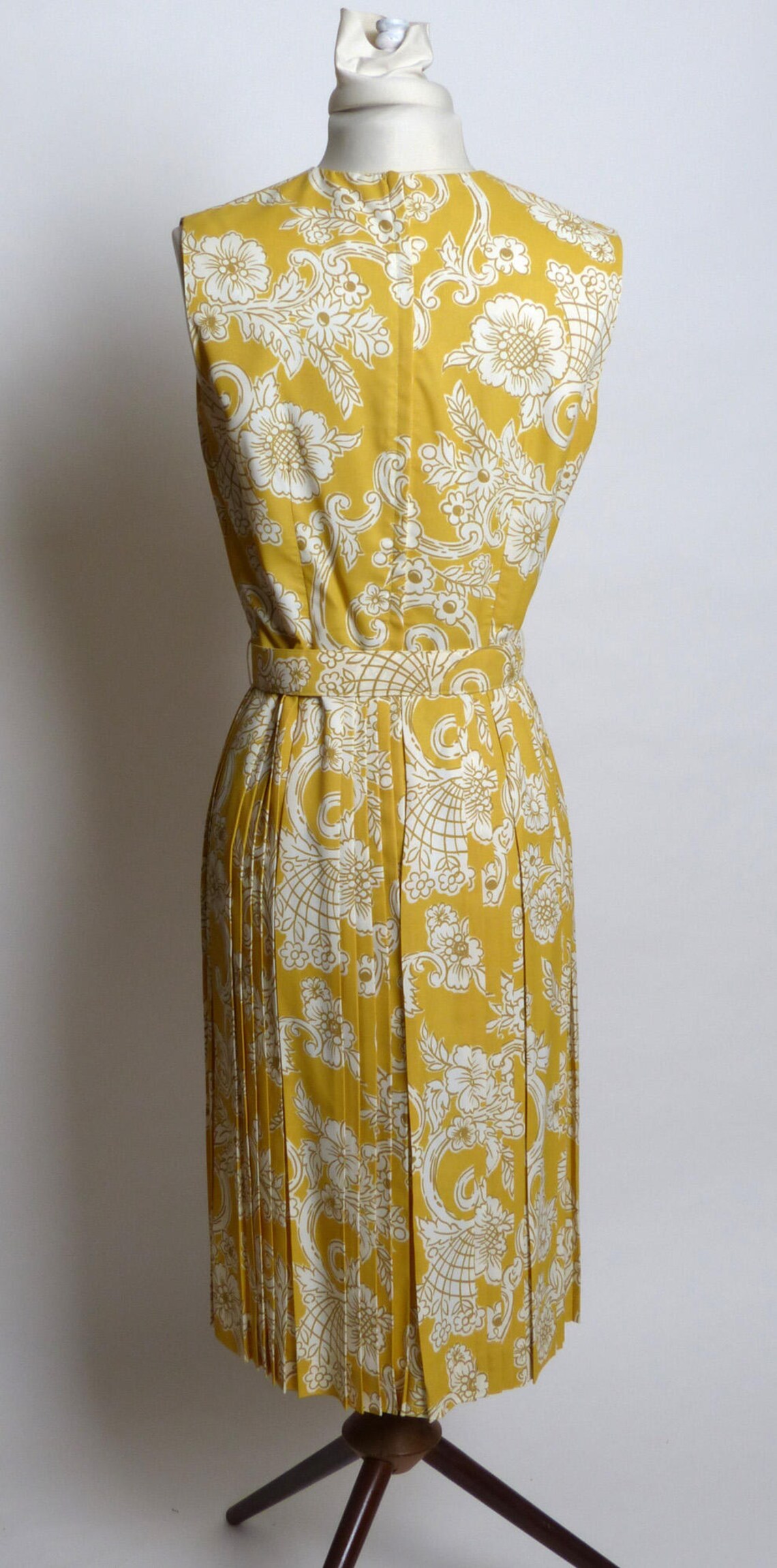 Circa 1950s Gold and Cream Paisley Rockabilly Dress - Etsy