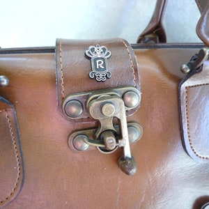 Circa 1980s Sturdy Leather Purse With R Clasp - Etsy
