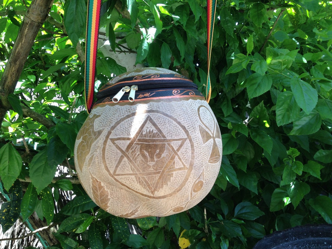 Calabash Round XXL Natural Color. Calabash Bag Engraved XXL Lion Africa ...