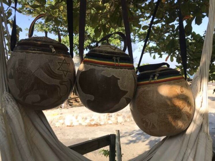 Calabash Round XXL Natural Color. Calabash Bag Engraved XXL Lion Africa ...