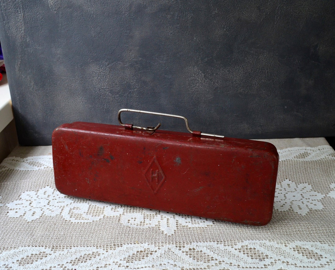 Retro Metal Tool Utility Box Garage Box Old Rust Instrument Box ...