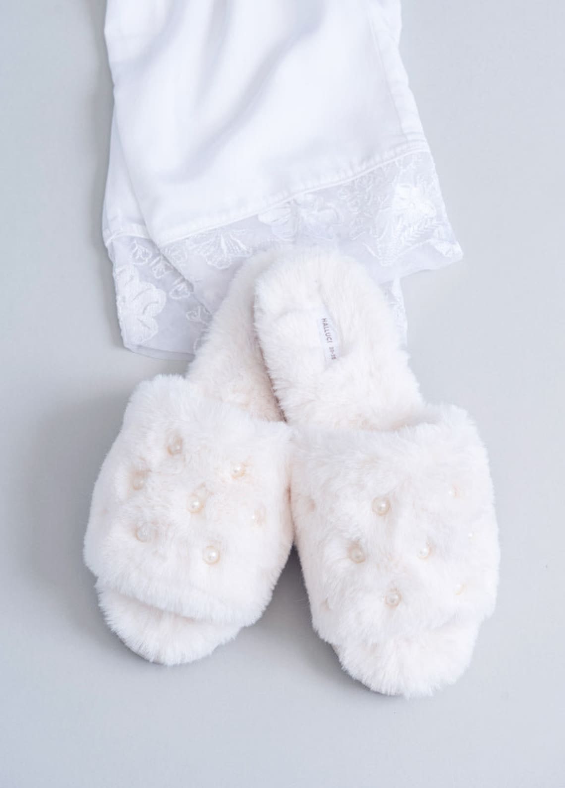Fuzzy Pearl Bridal Slippers / Bride Slippers for Wedding / - Etsy