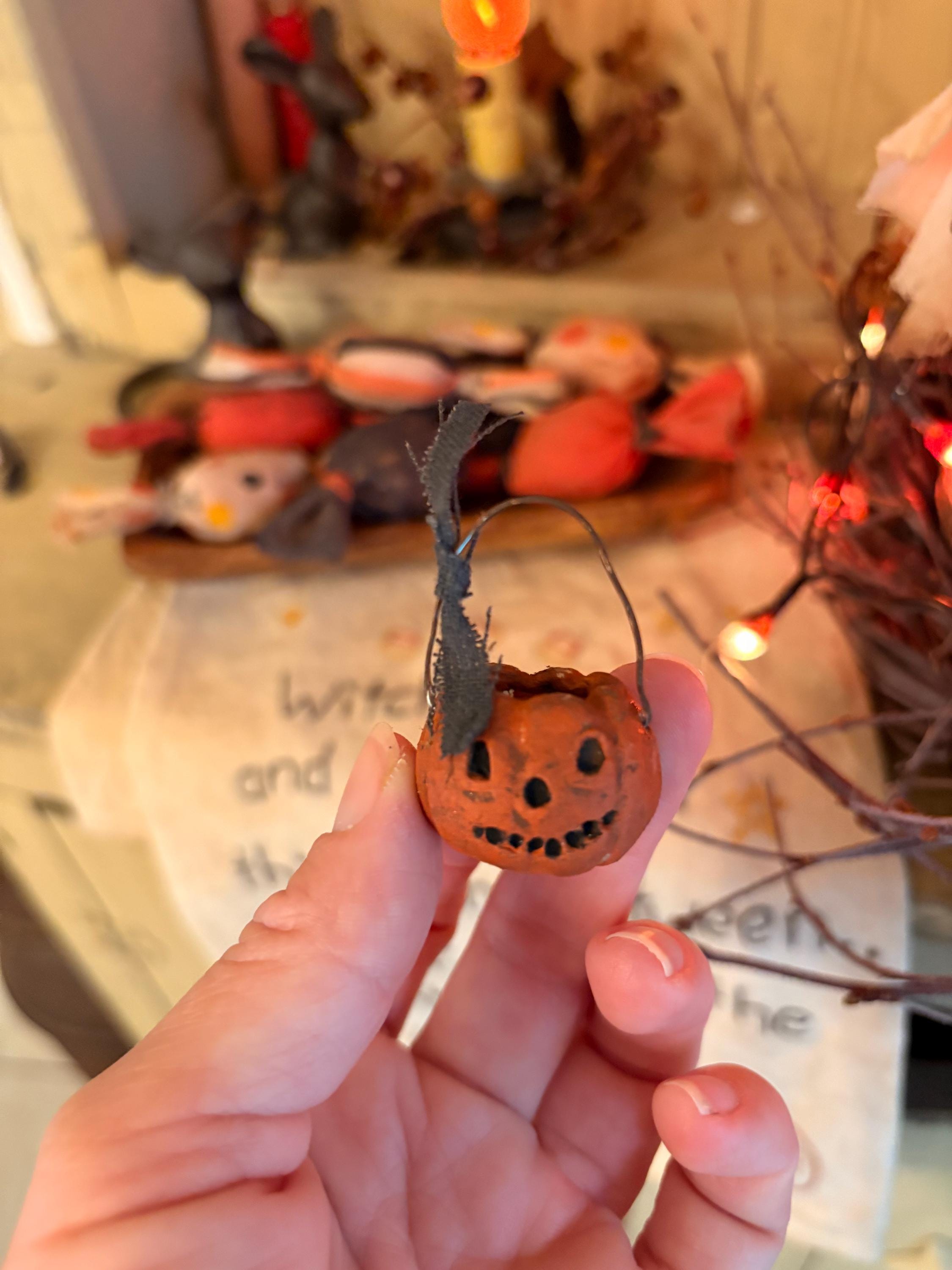 Primitive Papier-mâché Halloween Decorative Box With a Surprise of Two ...