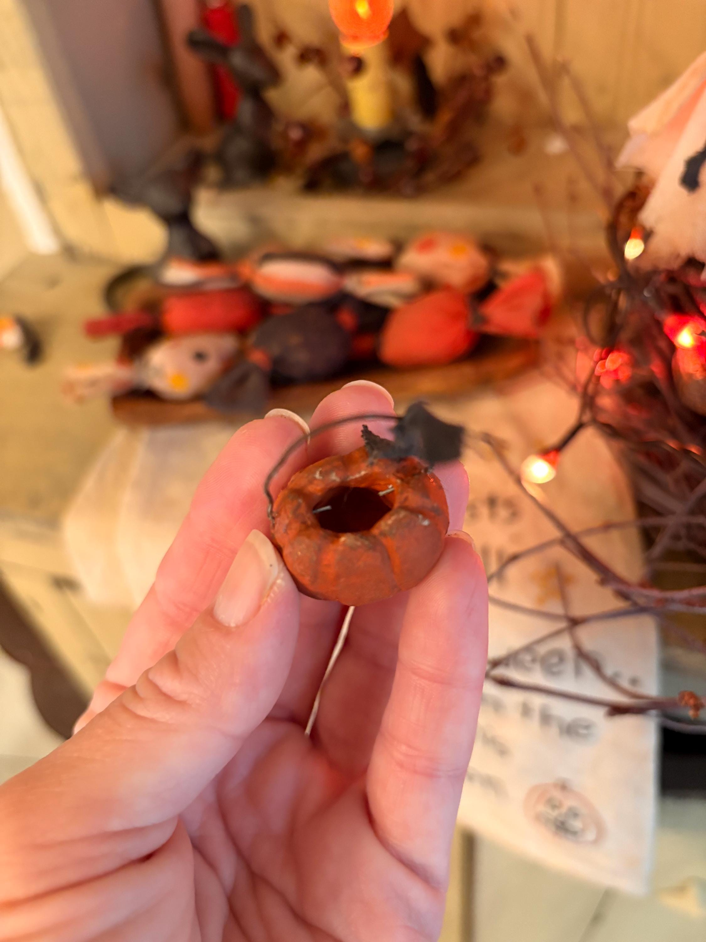 Primitive Papier-mâché Halloween Decorative Box With a Surprise of Two ...