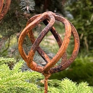 Modern Minimalist Garden Stakes – Rusty Metal Outdoor Decor for Yard ...