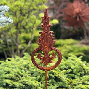 Rusty Metal Garden Stakes, Rusty Garden Finial, Metal Garden Decor ...