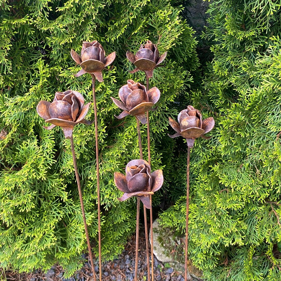 Rusty Flowers Set of 6, 6 Rusty Roses Garden Stakes, Metal Garden Decor ...