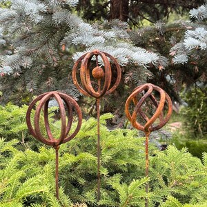 Modern Minimalist Garden Stakes – Rusty Metal Outdoor Decor for Yard ...
