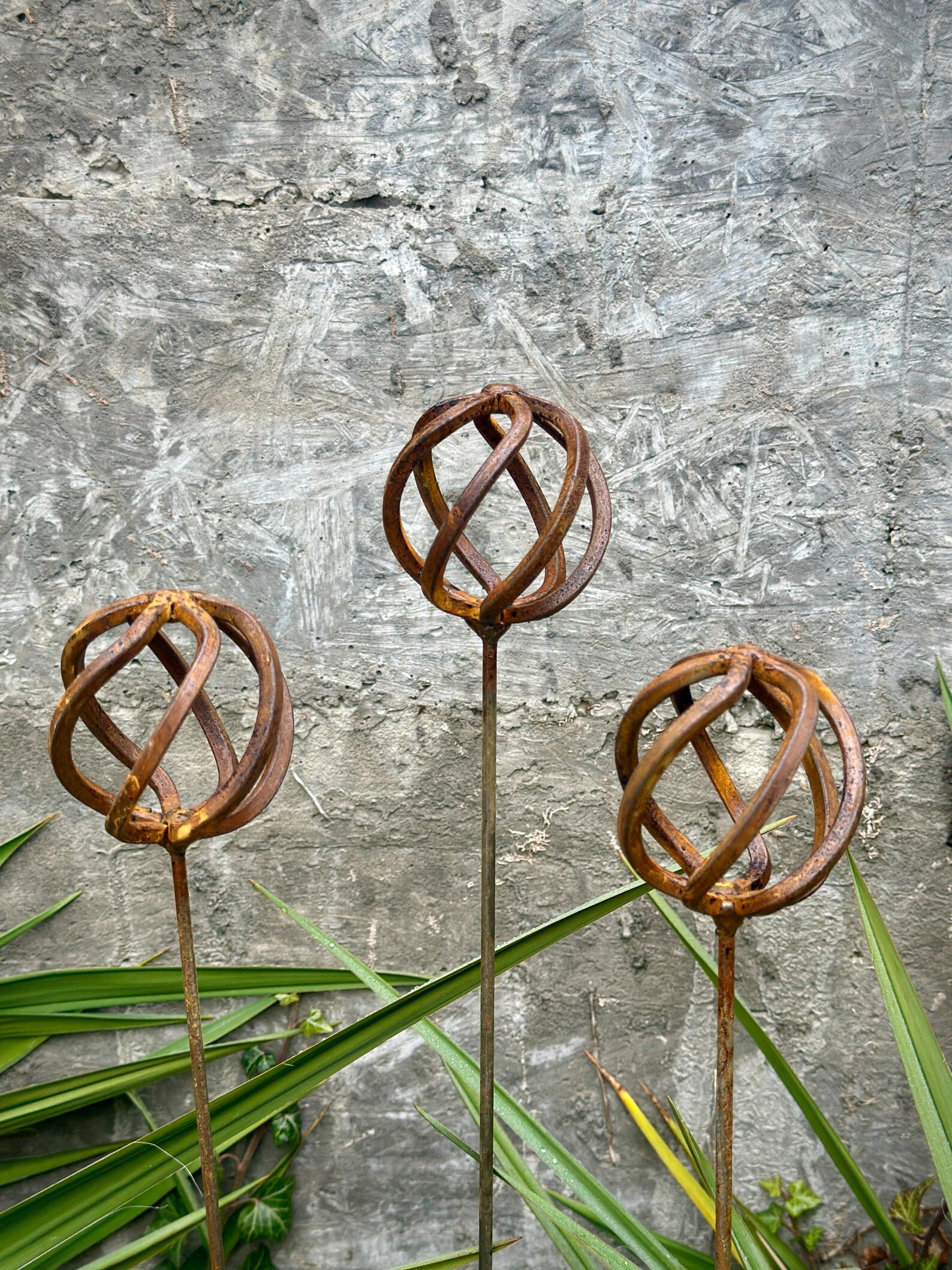 Modern Minimalist Garden Stakes for Outdoor Decor, Unique Rusty Metal ...