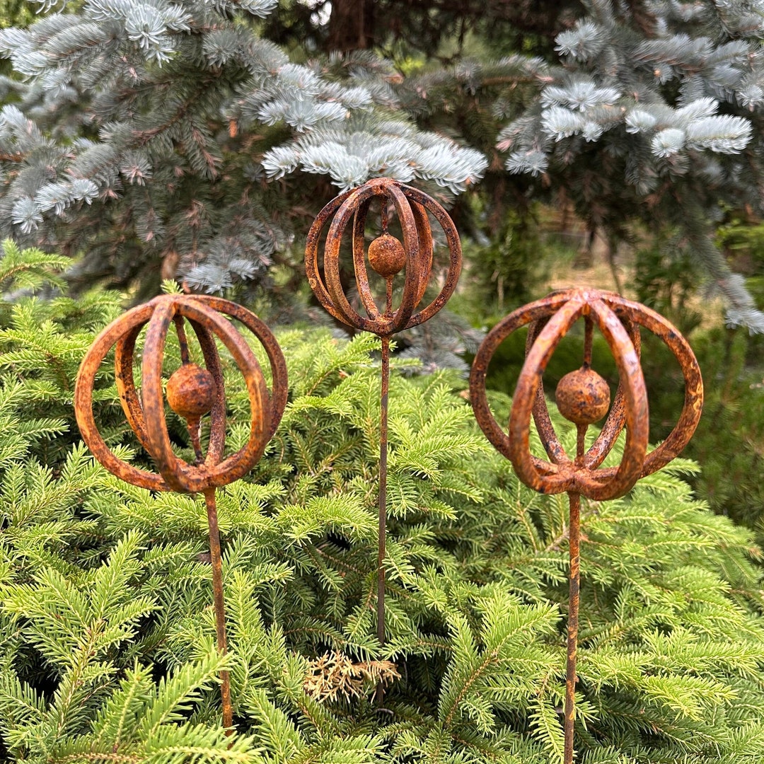 Modern Minimalist Garden Stakes, Rusty Metal Garden Outdoor Decor - Etsy