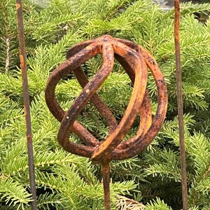 Modern Minimalist Garden Stakes for Outdoor Decor, Unique Rusty Metal ...