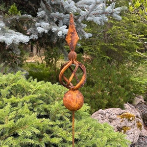 Rusty Metal Garden Stakes, Rusty Garden Finial, Metal Garden Decor ...