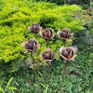 Rusty Flowers Set of 6, 6 Rusty Roses Garden Stakes, Metal Garden Decor ...