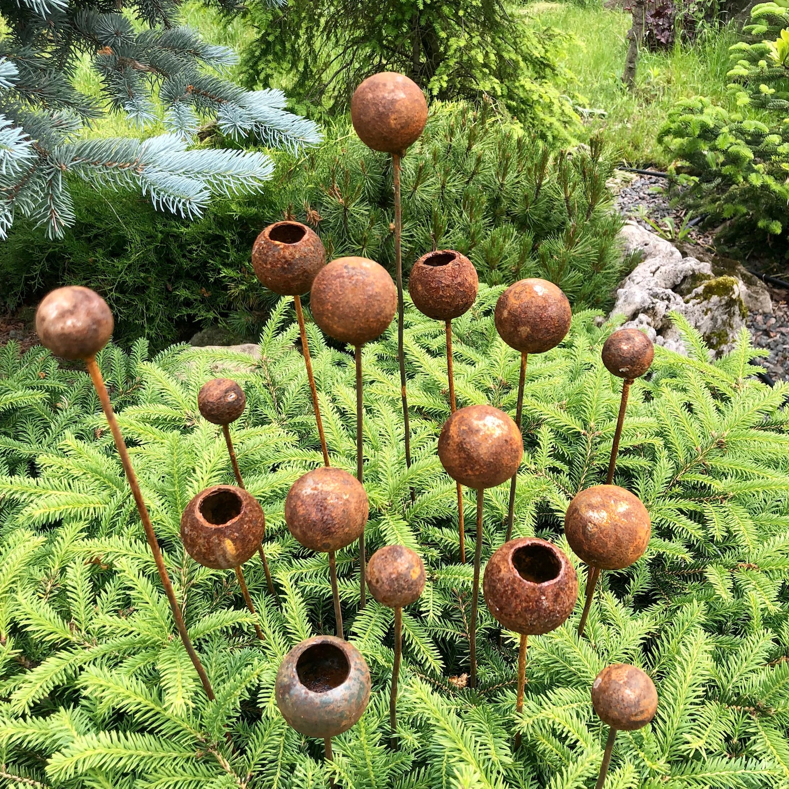Rusty Flowers Set of 16, Metal Flower Garden Decor, Yard Art, Outdoor ...
