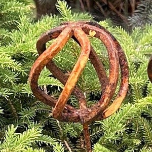 Modern Minimalist Garden Stakes, Rusty Metal Garden Outdoor Decor - Etsy